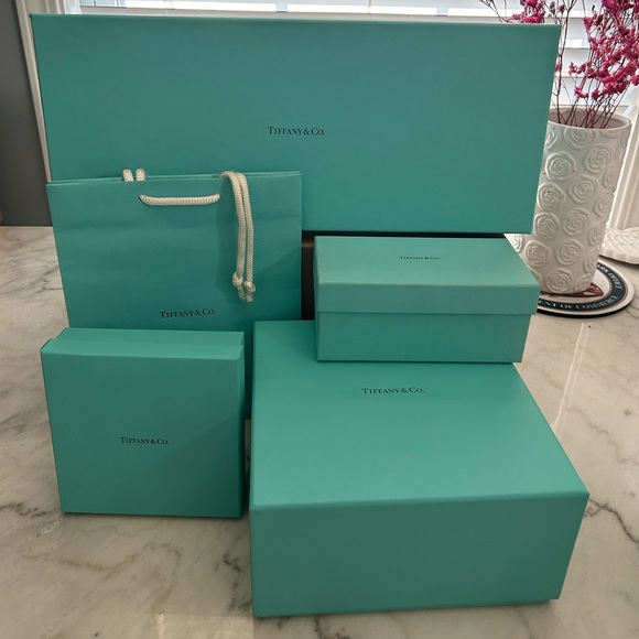 Tiffany & Co. | Storage & Organization | Empty Tiffany Co Gift Boxes In ...